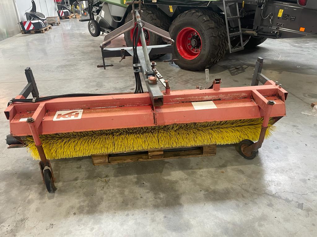 Brosse hydraulique 240 cm attelag 3 points tracteur.